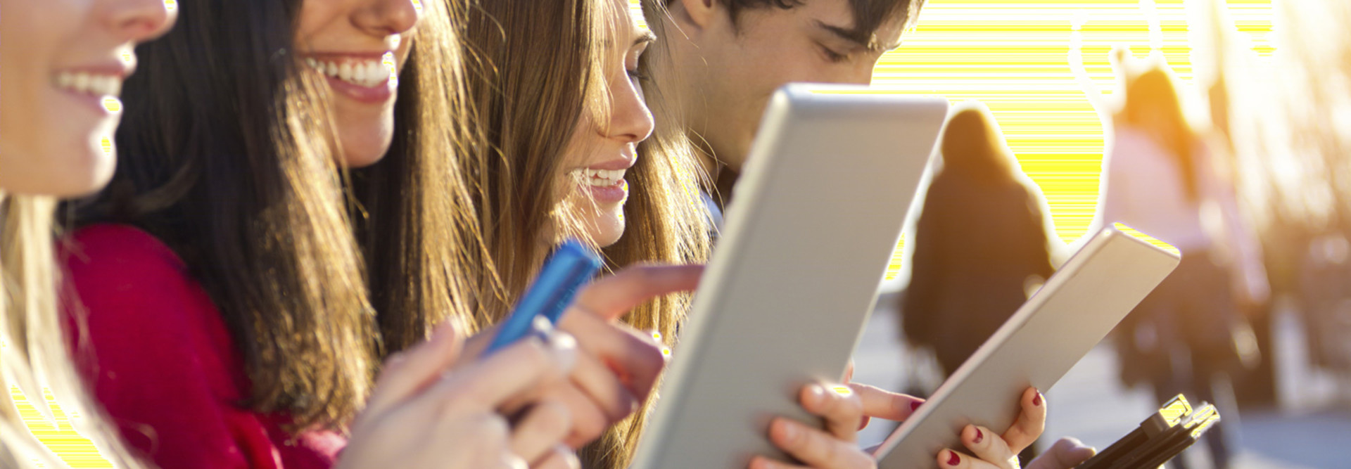 As Digital Alternatives to Textbooks Grow, Students Swap Backpacks for ...